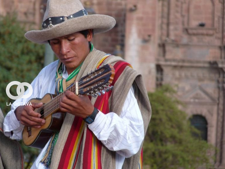 15 de enero Día Nacional del Charango